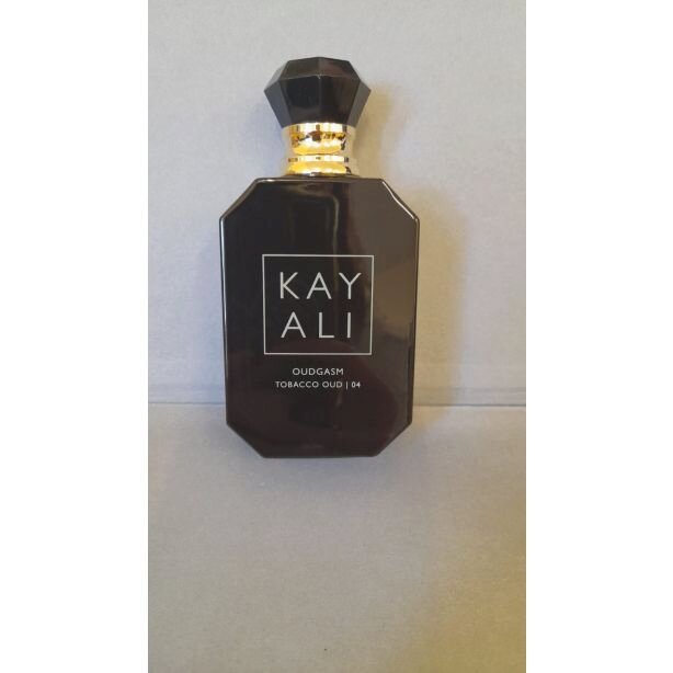 Kayali Oudgasm Tobacco Oud 04